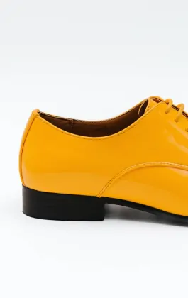 Gele moderne lakschoenen | Dobell