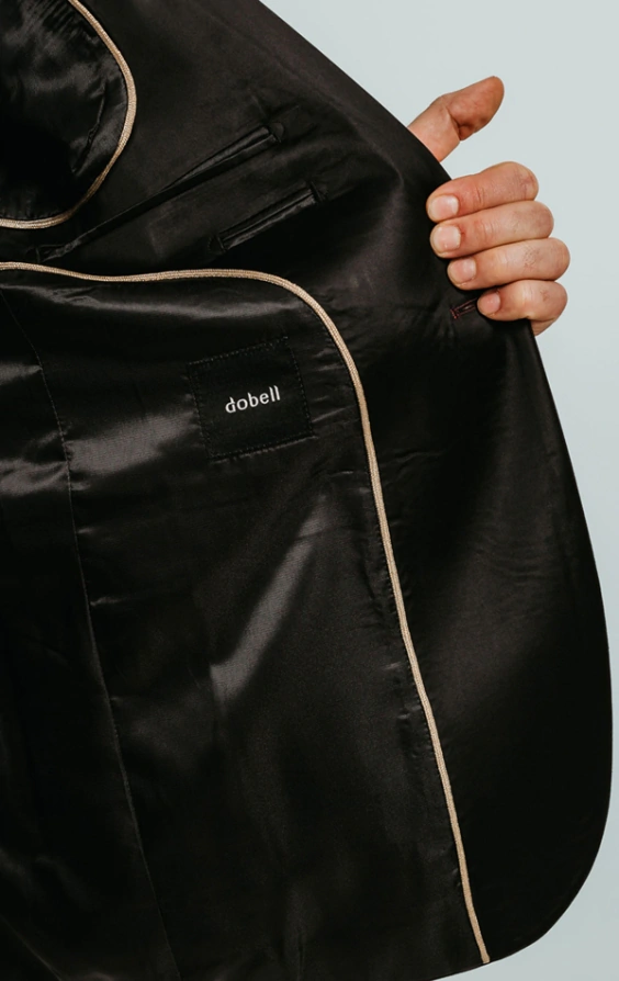 Dobell bordeaux rood smoking met piek revers met zwarte pantalon | Dobell